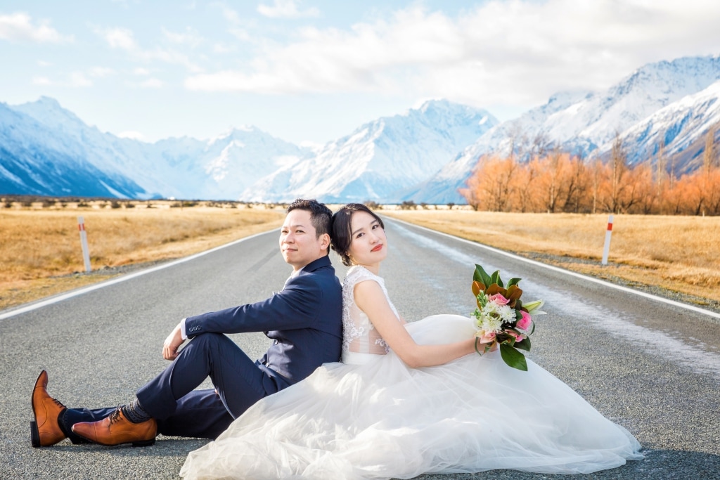 30 Romantic & Fun Pre-Wedding Shoot Poses That Engaged Couple Needs To ...