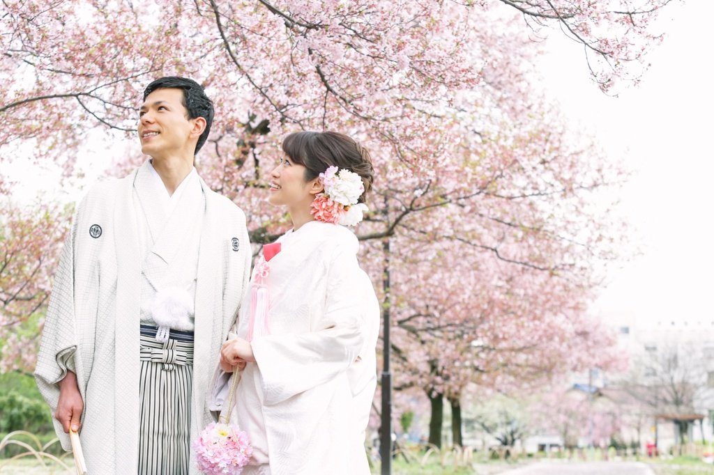 8 Tips On How To Dress Up For A Perfect Cherry Blossom Wedding ...
