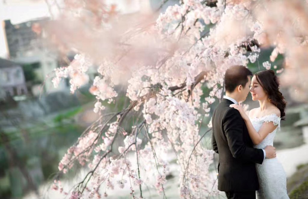8 Tips On How To Dress Up For A Perfect Cherry Blossom Wedding ...