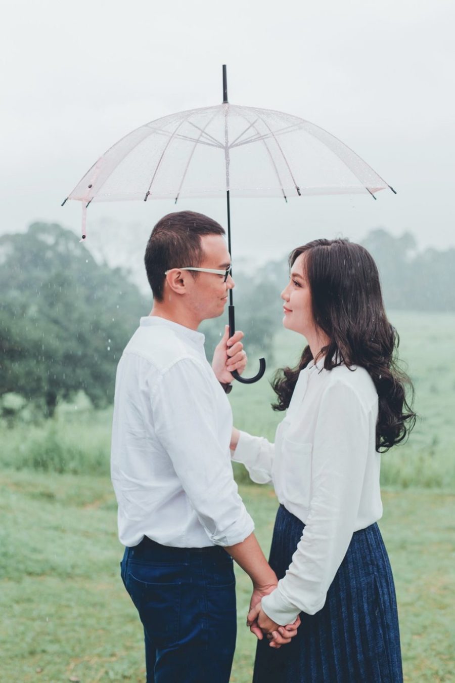 11 Photos That Show Why A Rainy Photoshoot Is Clearly A Blessing In ...