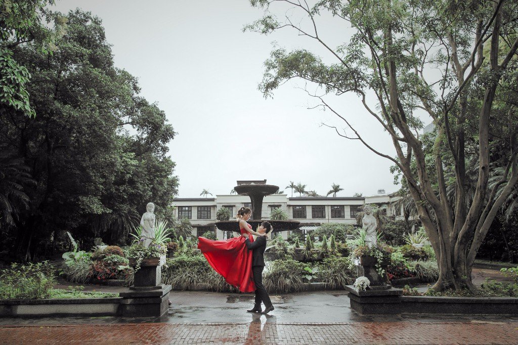 11 Photos That Show Why A Rainy Photoshoot Is Clearly A Blessing In ...