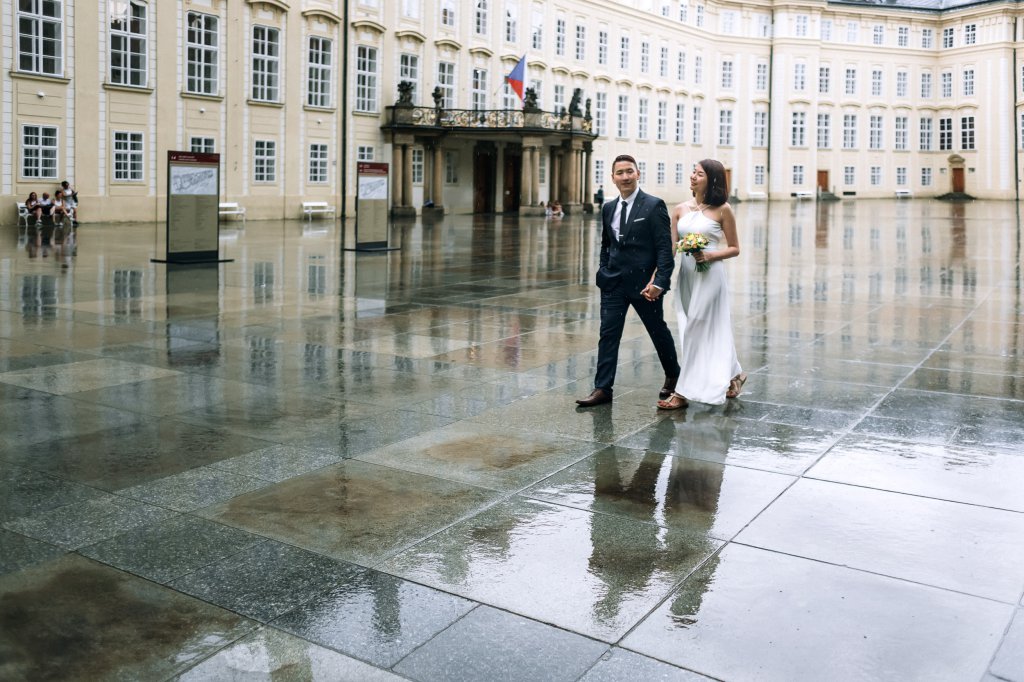 11 Photos That Show Why A Rainy Photoshoot Is Clearly A Blessing In ...