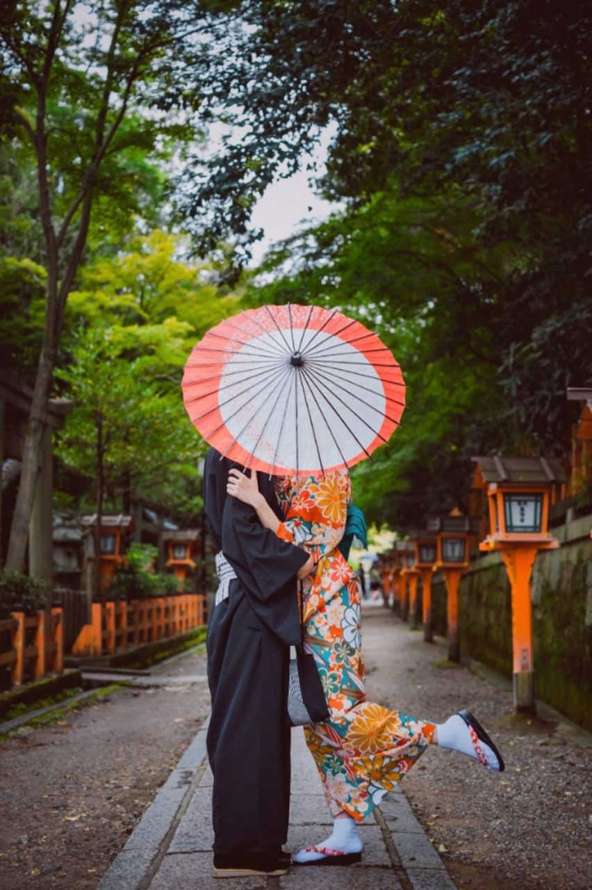11 Photos That Show Why A Rainy Photoshoot Is Clearly A Blessing In ...