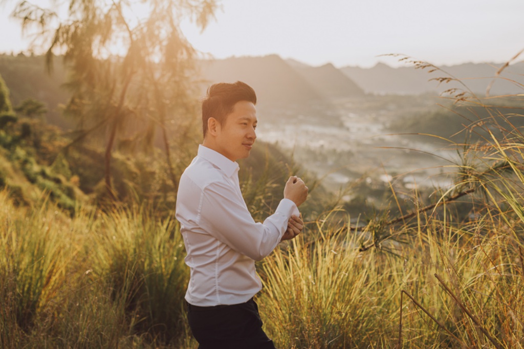 10 Foolproof Couple Photo Poses For Guys That Will Impress Your Girl ...