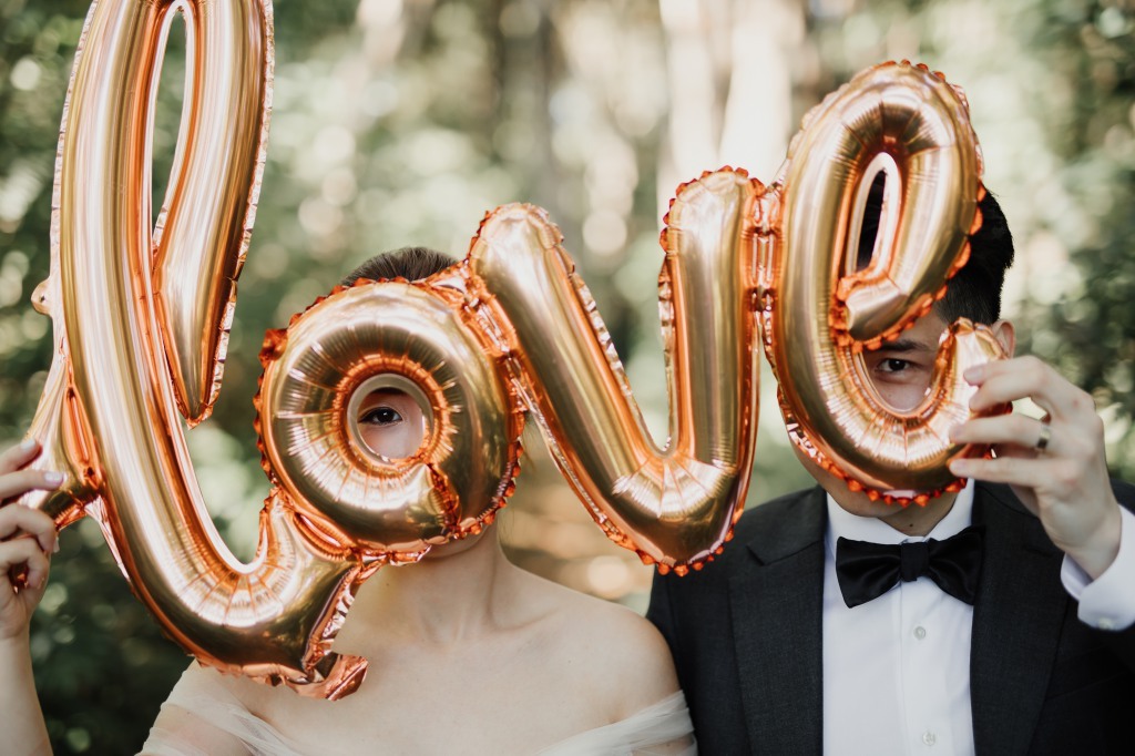 6 Fun Balloon Props To Spice Up Your Pre-Wedding Photoshoot ...