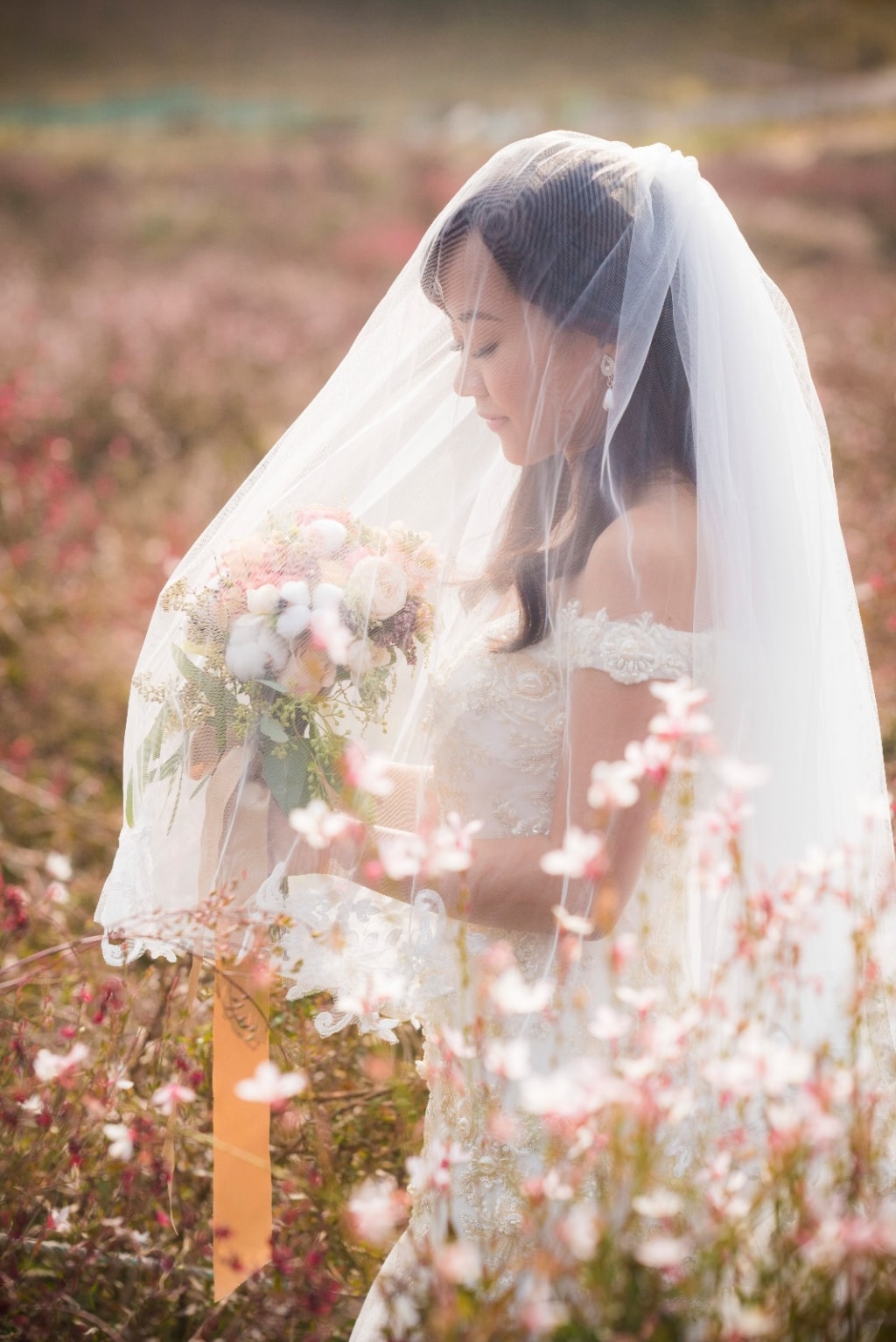 Epitome Of Autumn Caught In This Shining Korea Pre-Wedding Photoshoot ...