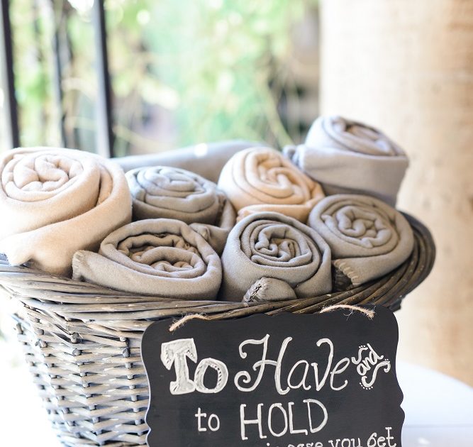 9 Ways to Warm Up Guests at Your Winter Wedding - OneThreeOneFour Blog
