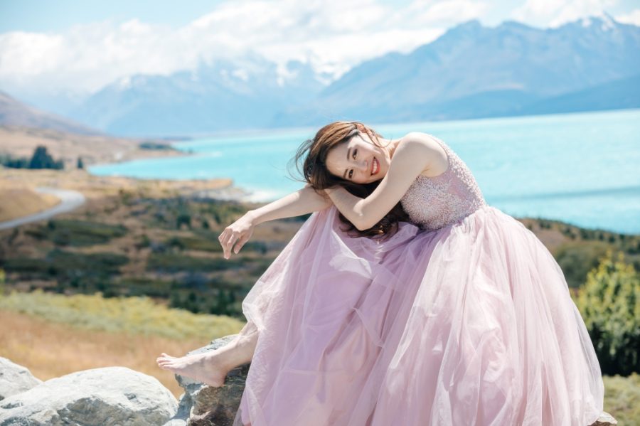 12 Wedding Poses for Brides that Bring Out the Bridal Magazine Glam ...