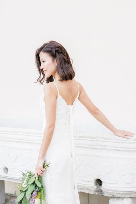 12 Wedding Poses for Brides that Bring Out the Bridal Magazine Glam ...