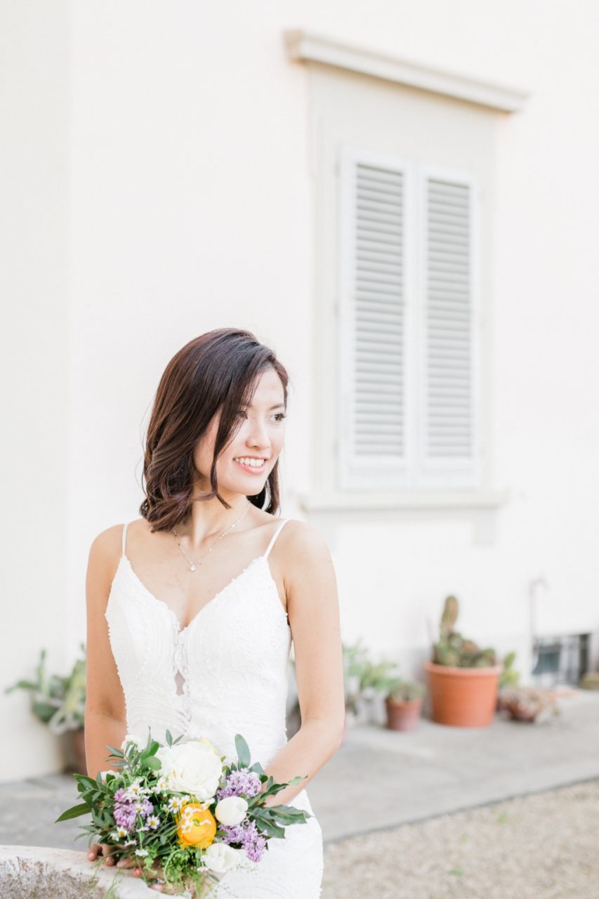 12 Wedding Poses for Brides that Bring Out the Bridal Magazine Glam ...